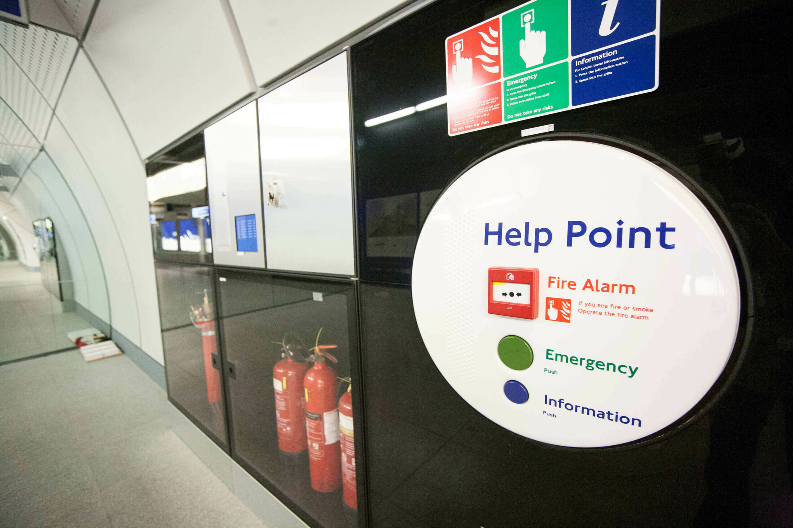 Elizabeth line Signage and Wayfinding | Industrial Design | Projects ...